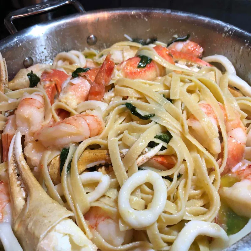 Receta de Pasta Con Camarones, Ostras Y Carne De Cangrejo