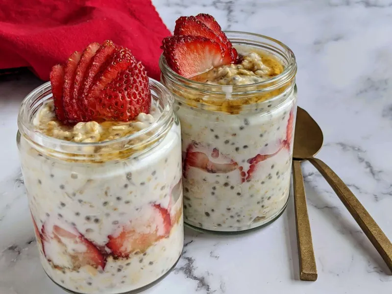 Receta de Avena nocturna con fresas y yogur griego