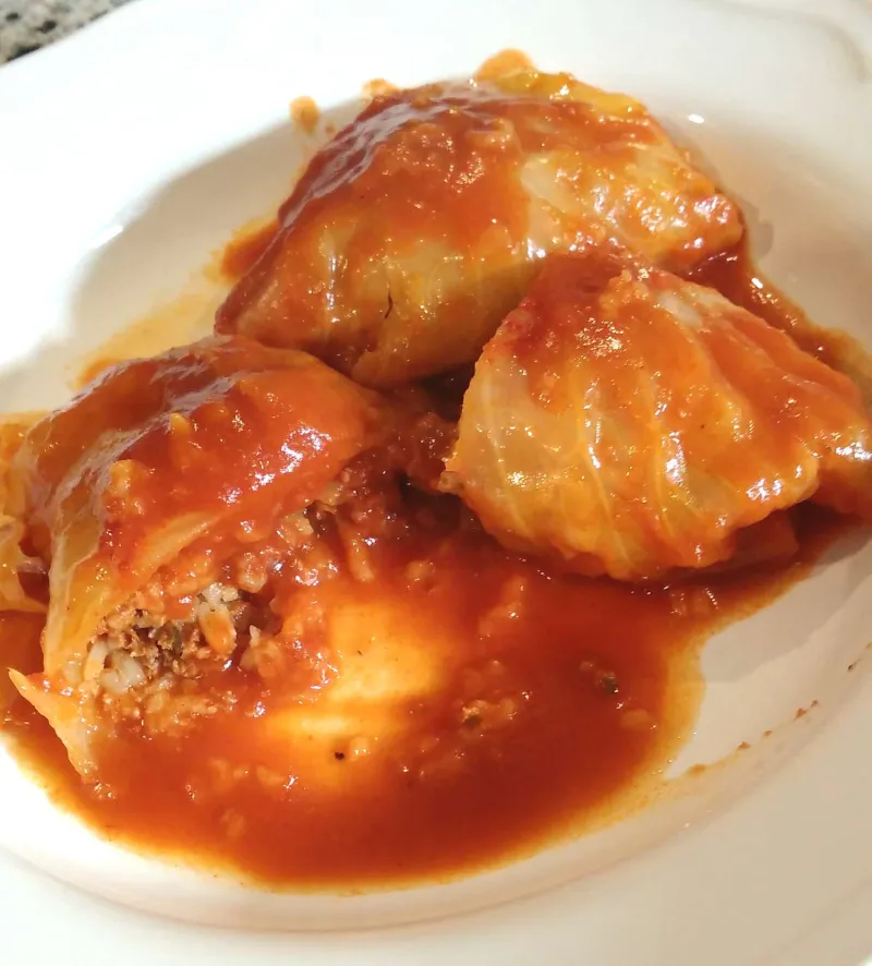 Receta de Rollitos De Repollo Rellenos Con Salsa De Tomate