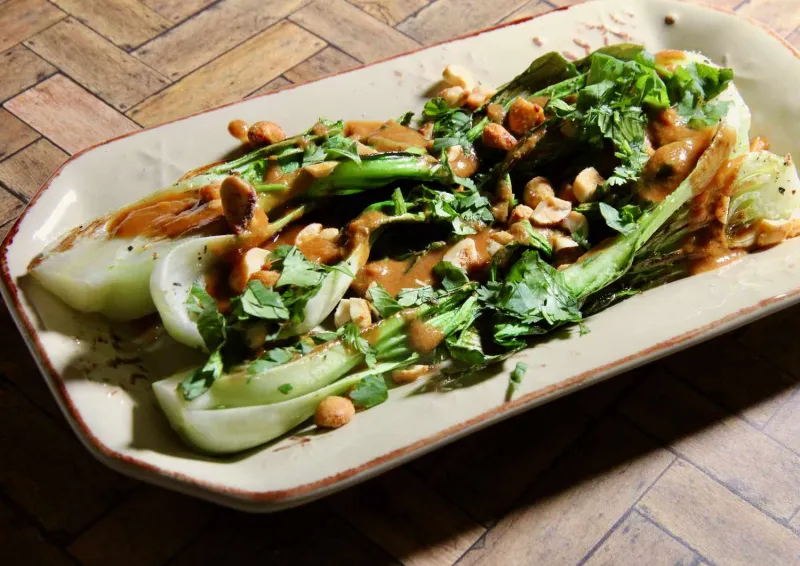 Receta de Baby Bok Choy con salsa de maní tailandesa