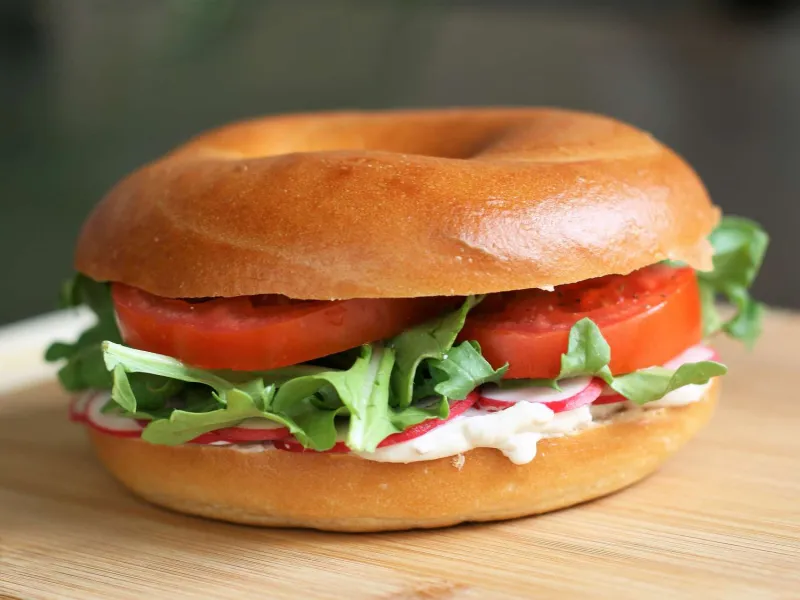 Receta de Sándwich de bagel vegetal de primavera